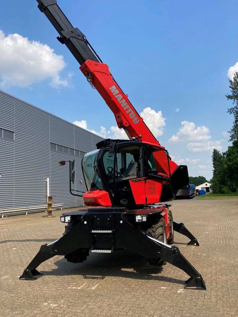 Manitou's New Rotary Telehandler's | R&D Machinery Ltd